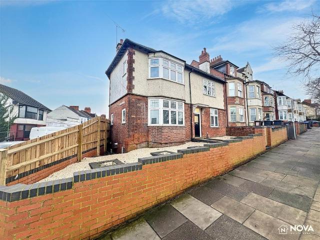 Kingsthorpe Grove, Northampton NN2, 6 bed shared accommodation to rent, £5,000 pcm | PrimeLocation