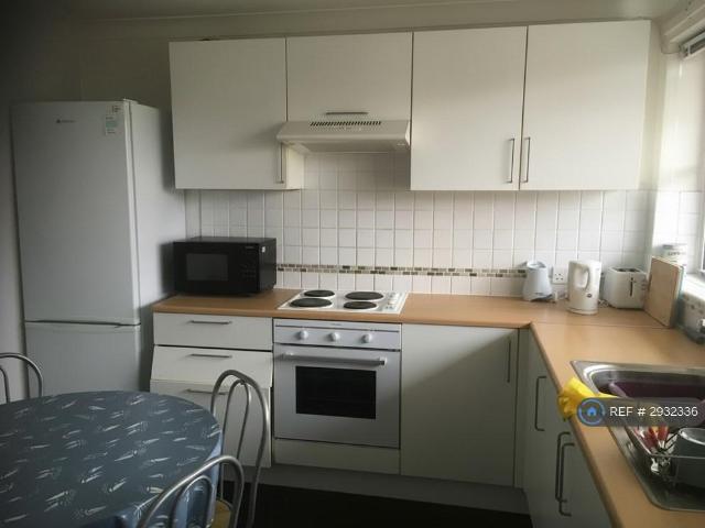 Kingston Upon Thames, Kingston Upon. 4 bed flat to rent £2,850 pcm £658 pw