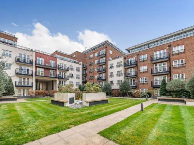 Kingston upon Thames, KT2 Flat