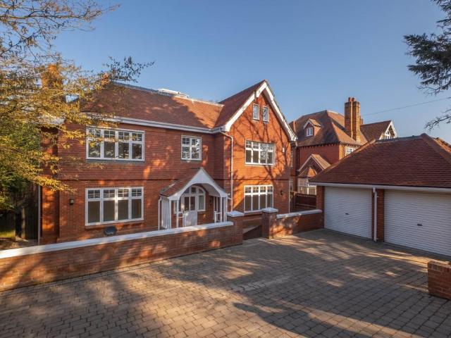 Kingston Vale London SW15 7 bed detached house to rent £7,950 pcm £1,835 pw