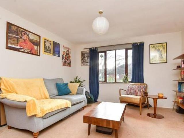 Kingston Avenue, Leatherhead, 1 Bedroom Flat