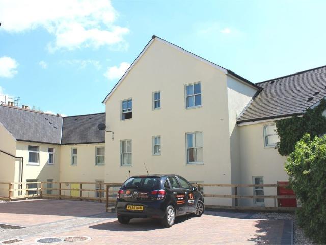 Kingston Court, Taunton TA2, 2 bed flat to rent, £895 pcm | PrimeLocation