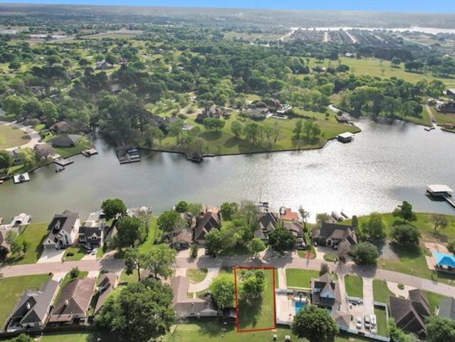 Kingston Cv, Willis, TX 77318