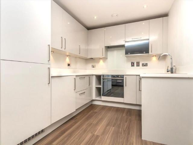 Kingston Hill, Kingston Upon Thames KT2 1 bed flat to rent £1,700 pcm £392 pw