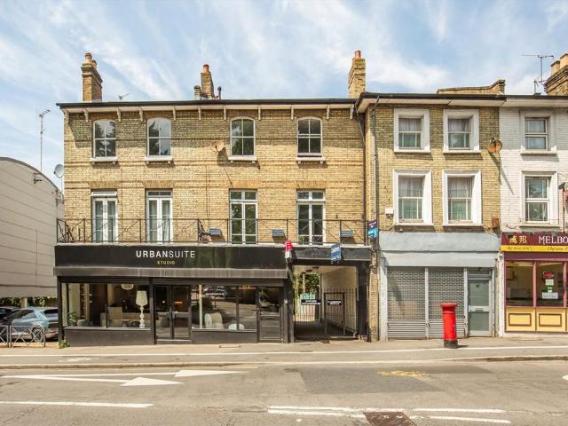 Kingston Hill, Kingston Upon Thames KT2 2 bed flat to rent £1,750 pcm £404 pw