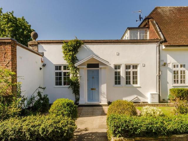 Kingston Hill, Kingston upon Thames, KT2 3 bed bungalow to rent £4,250 pcm £981 pw
