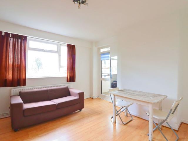 Kingston Hill, Kingston Upon Thames KT2, 3 bed flat to rent, £1,900 pcm | PrimeLocation
