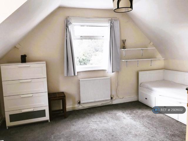 Kingston Road, New Malden, KT3 Studio to rent £1,035 pcm £239 pw
