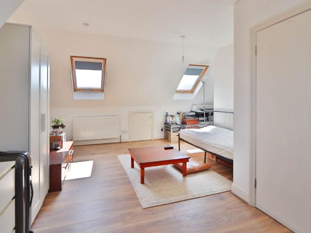 Kingston Road, New Malden KT3, Studio to rent, £1,150 pcm | PrimeLocation
