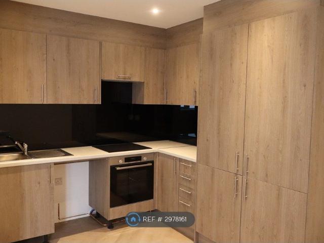 Kingston Road, Epsom KT19, 1 bed flat to rent, £1,350 pcm | PrimeLocation