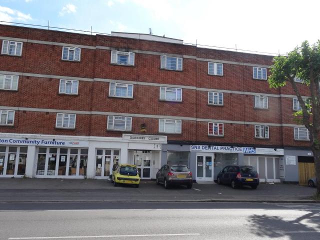 Kingston Road, Kingston upon Thames. 2 bed flat to rent £2,100 pcm £485 pw