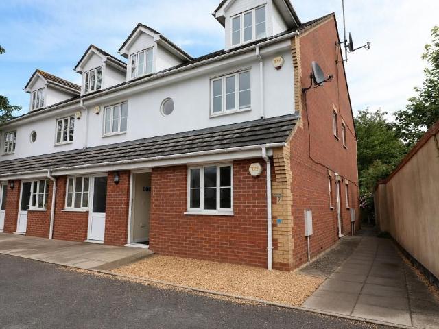 Kingston Road, Luton, Bedfordshire LU2, 1 bed maisonette to rent, £900 pcm | PrimeLocation