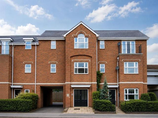 KINGSTON ROAD, LEATHERHEAD KT22 2 bed apartment to rent £1,700 pcm £392 pw