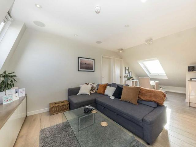 Kingston Road, London SW19 1 bed flat to rent £2,150 pcm £496 pw