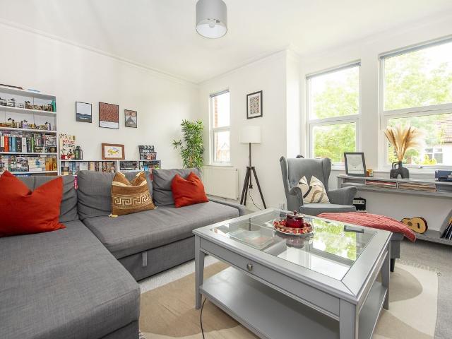 Kingston Road, London SW20, 1 bed maisonette to rent, £2,600 pcm | PrimeLocation