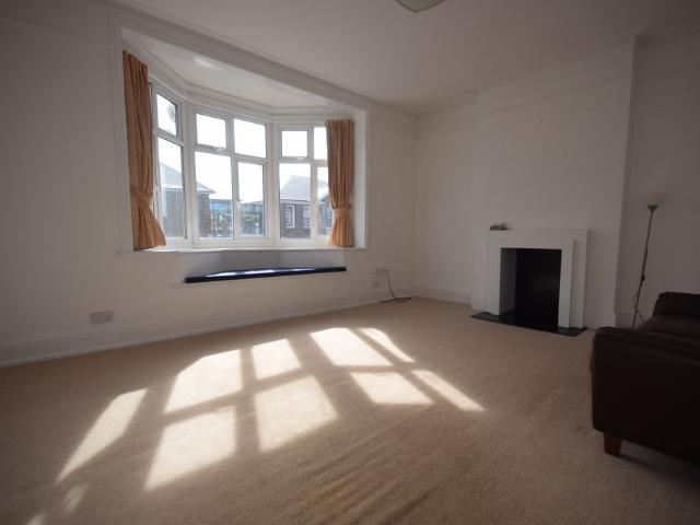 Kingston Road, London SW20, 3 bed maisonette to rent, £2,400 pcm | PrimeLocation