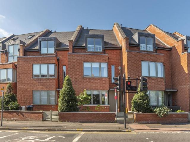 Kingston Road London SW20 4 bed terraced house to rent £4,000 pcm £923 pw