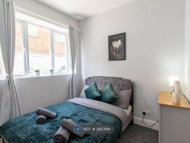 Kingston Road, Portsmouth PO2, 2 bed semi detached house to rent, £1,100 pcm | PrimeLocation
