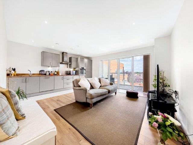 Kingston Road, Raynes Park, London, SW20 1 bed flat to rent £2,000 pcm £462 pw