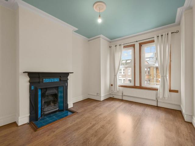 Kingston Road, Raynes Park, London SW20, 2 bed flat to rent, £1,850 pcm | PrimeLocation