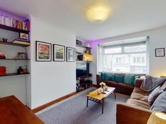 Kingston Road, Raynes Park SW20, 2 bed maisonette to rent, £1,900 pcm | PrimeLocation