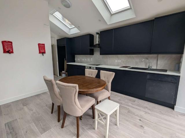 Kingston Road Room 1