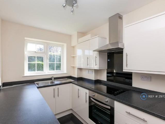 Kingston Road, Surbiton, KT5 3 bed flat to rent £2,000 pcm £462 pw