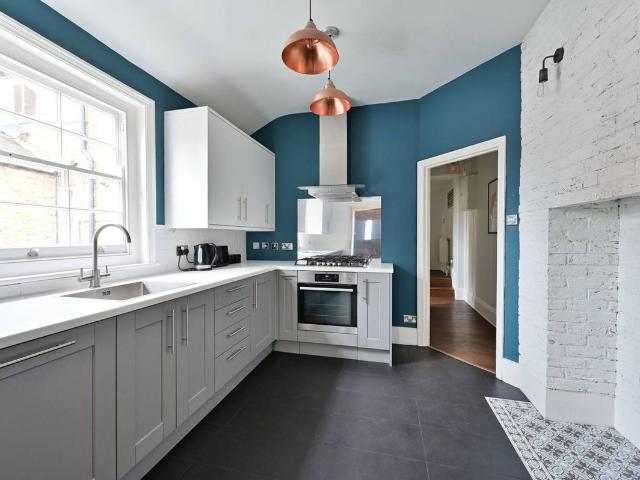 Kingston Road, South Wimbledon, London SW19, 2 bed flat to rent, £4,117 pcm | PrimeLocation