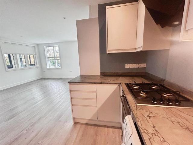 Kingston Road, South Wimbledon SW19 2 bed flat to rent £2,250 pcm £519 pw