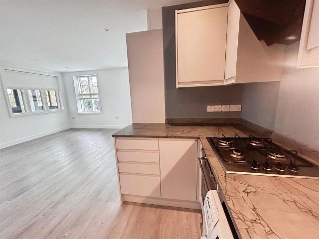 Kingston Road, South Wimbledon SW19, 2 bed flat to rent, £2,250 pcm | PrimeLocation