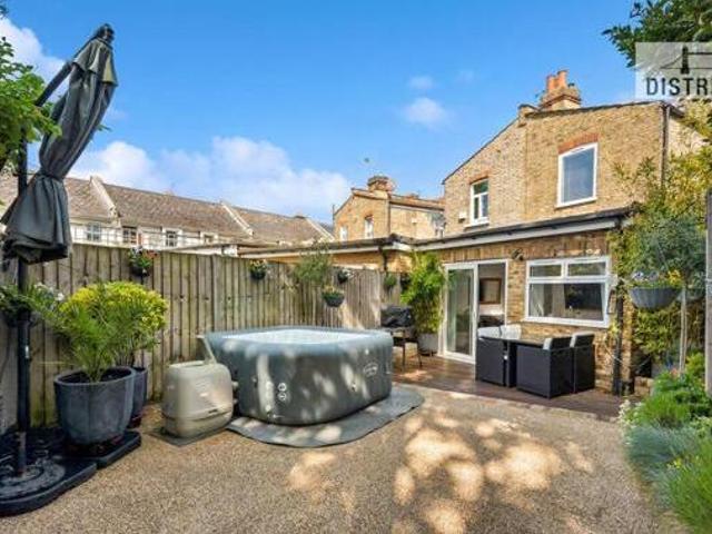 Kingston Road, Wimbledon, 2 Bedroom Flat