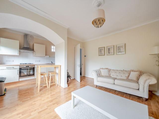 Kingston Road, Wimbledon, London SW19, 3 bed flat to rent, £2,700 pcm | PrimeLocation