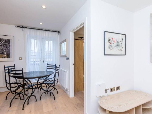 Kingston Road, Wimbledon, London SW20, 1 bed flat to rent, £2,600 pcm | PrimeLocation