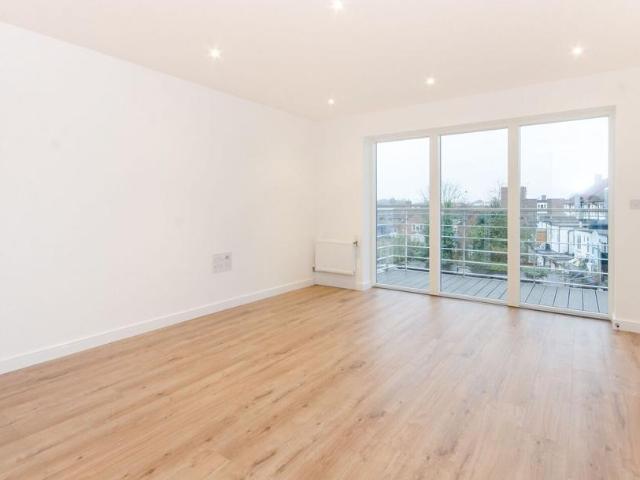 Kingston Road, Wimbledon, London, SW20 1 bed flat to rent £2,000 pcm £462 pw