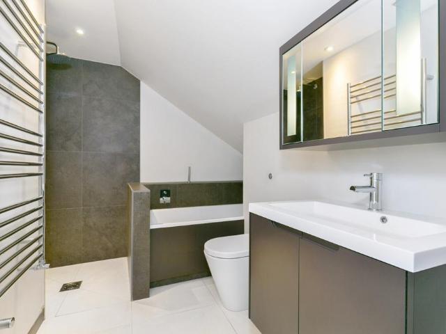 Kingston Road, Wimbledon SW19 1 bed apartment to rent £2,200 pcm £508 pw