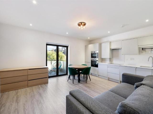 Kingston Road, Wimbledon SW19 1 bed flat to rent £1,850 pcm £427 pw