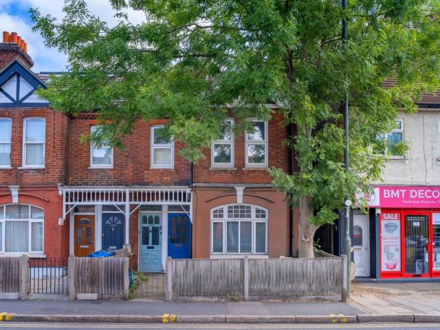 Kingston Road, Wimbledon SW20, 2 bed flat to rent, £2,250 pcm | PrimeLocation
