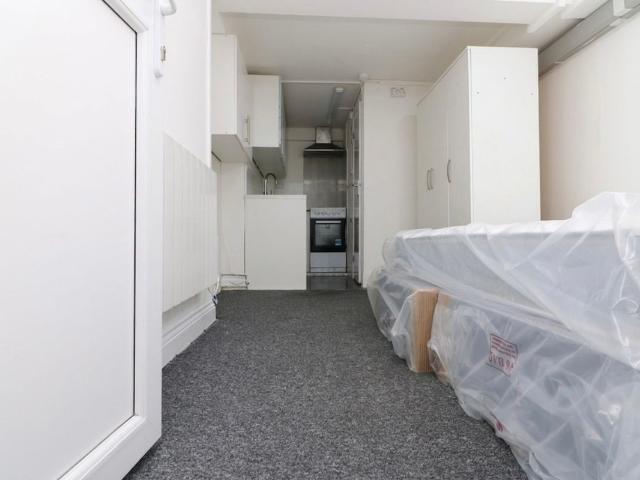 Kingston Road, Wimbledonwimbledon SW19, Studio to rent, £900 pcm | PrimeLocation