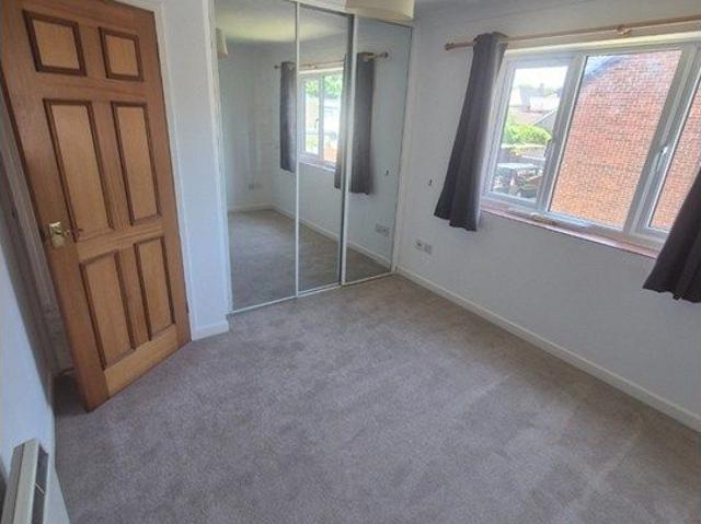 Kingsvale Court, Basingstoke RG21, 2 bed flat to rent, £1,250 pcm | PrimeLocation