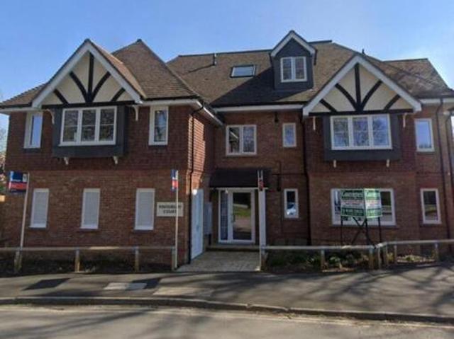 Kingsway, Woking, 2 Bedroom Apartment