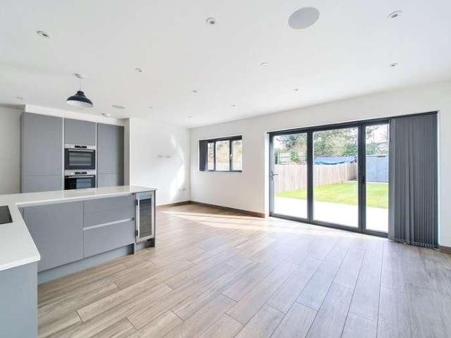Kingsway Avenue, Woking, Surrey, GU21