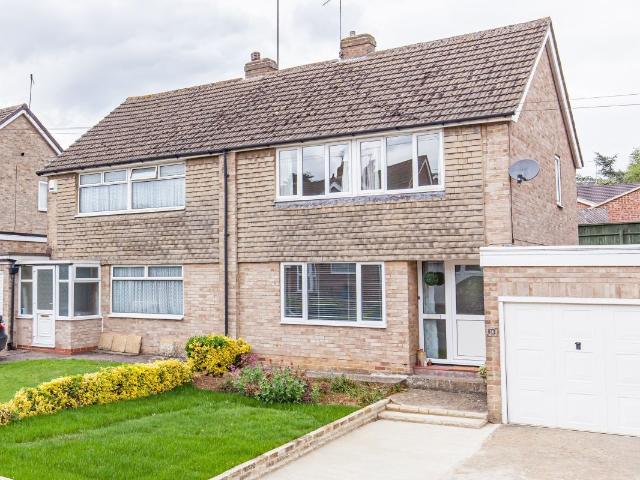 Kingsway, Banbury OX16, 3 bed semi detached house to rent, £1,500 pcm | PrimeLocation