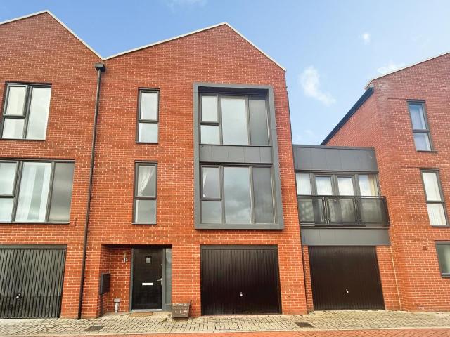 Kingsway Boulevard, Kingsway, Derby. 4 bed townhouse to rent £1,595 pcm £368 pw