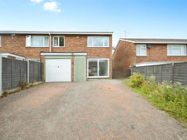 Kingsway, Caversham, Reading, RG4 3 bed semi detached house to rent £2,100 pcm £485 pw