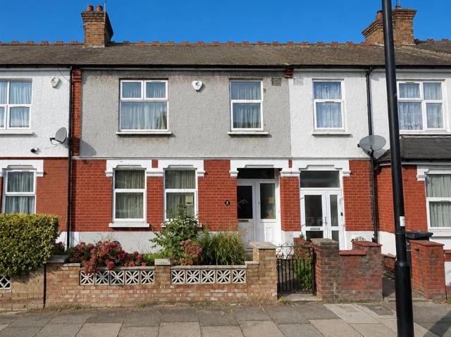Kingsway, Enfield EN3, 3 bed property to rent, £2,650 pcm | PrimeLocation