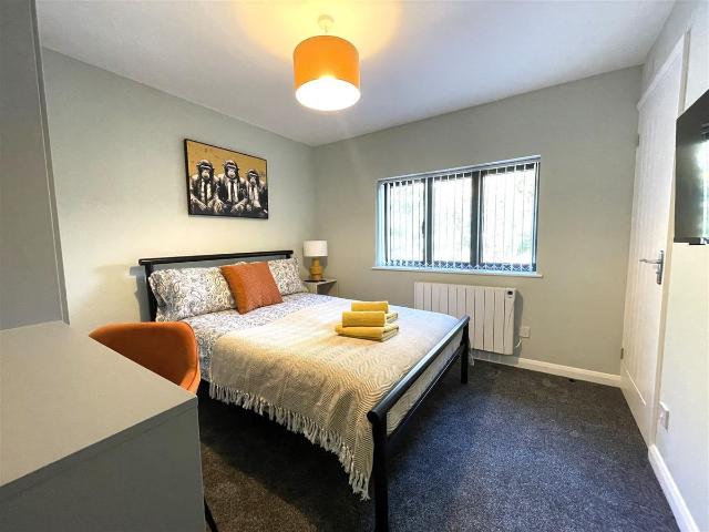 Kingsway, Hayes UB3, Room to rent, £800 pcm | PrimeLocation