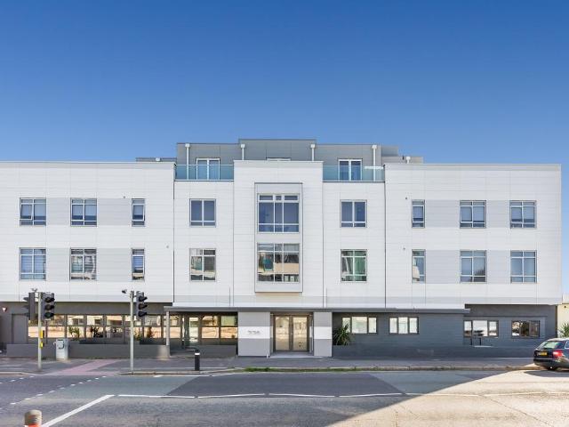 Kingsway, Hove BN3 2 bed flat to rent £2,000 pcm £462 pw