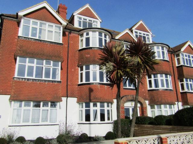 Kingsway, Hove BN3, 3 bed flat to rent, £1,900 pcm | PrimeLocation