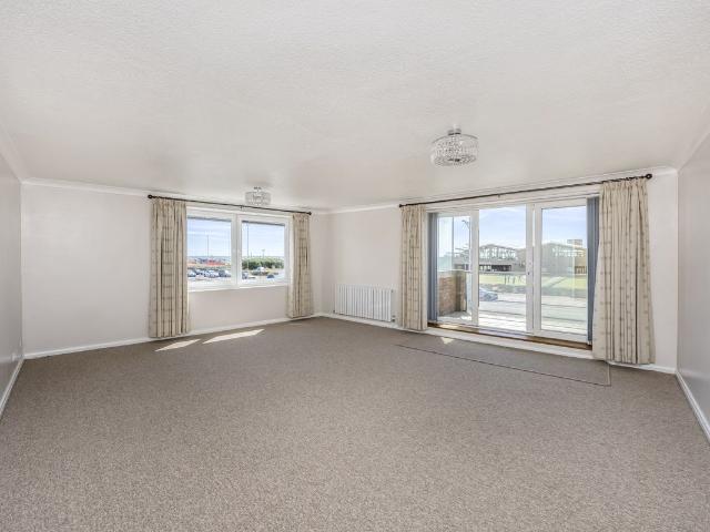 Kingsway, Hove, East Sussex BN3, 3 bed flat to rent, £2,500 pcm | PrimeLocation