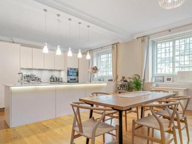 Kingsway, London, 2 Bedroom Apartment